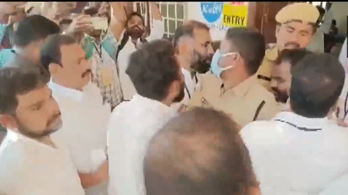 Telangana Election 2023 Scuffle Breaks Out Between Brs Congress And